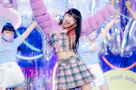 220126 Yena Smiley At Show Champion Kpopping