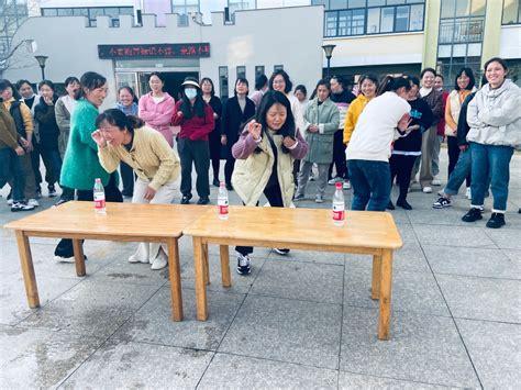 玩趣味游戏 做快乐女神