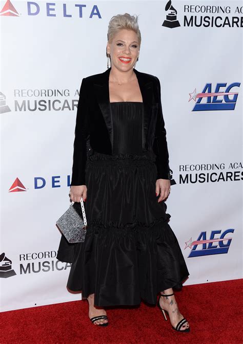 Pinks Feet Toes And Soles Hd Pictures Barefoot