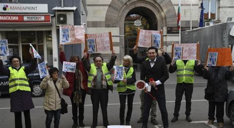 Граждани протестираха срещу неправомерното отнемане на деца от родителите им видео снимки