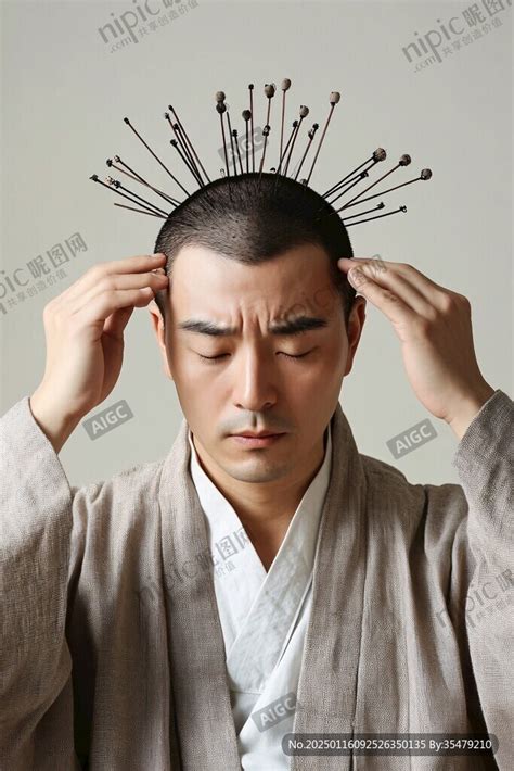 Ai创作图中医养发 针灸漆人 发恼 针灸图片 头道茶 掉发的男人 古人针灸 悬针灸 针灸耳 头推拿 针灸图 面头 针灸学家 针灸 塾师 昵图网
