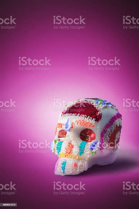 디 아 드 로스 안 돼 멕시코에서에서 제단에 사용 하는 설탕 두개골 고대비에 대한 스톡 사진 및 기타 이미지 고대비 근거리 초점 낮 Istock