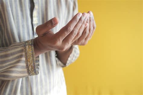 Premium Photo Muslim Man Keep Hand In Praying Gestures During Ramadan