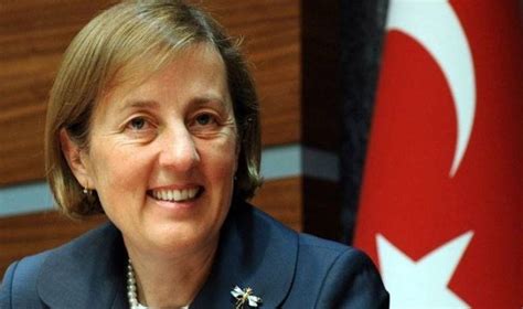 Selma Aliye Kavaf Kimdir Selma Aliye Kavaf Hangi Partiden Selma Aliye Kavaf Neden Istifa Etti