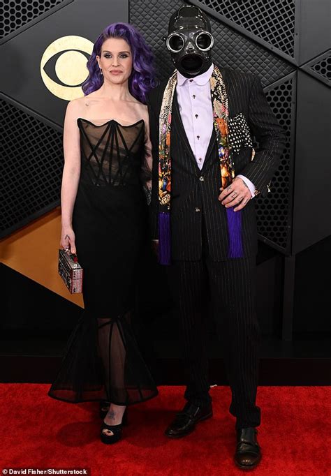 Grammys 2024 Kelly Osbournes Partner Sid Wilson Steals The Spotlight