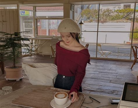 리리앤코 앨런드 골지 스판 오프숄더 니트 티셔츠