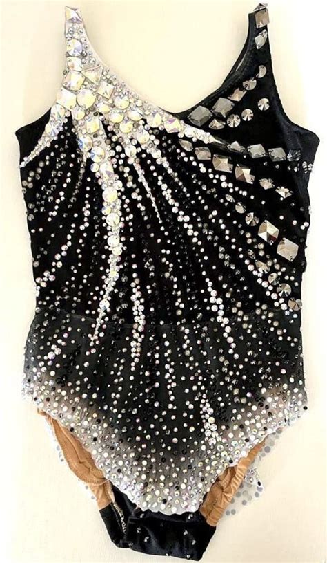 Пин от пользователя Sadilla на доске Body в 2024 г Танцевальные наряды Модные купальники Наряды