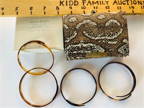Gr Of 5 Tortoise Shell Bangles And Snake Skin Wallet Gr Of 5 Tortoise Shell Bangles And Snake Skin Wallet