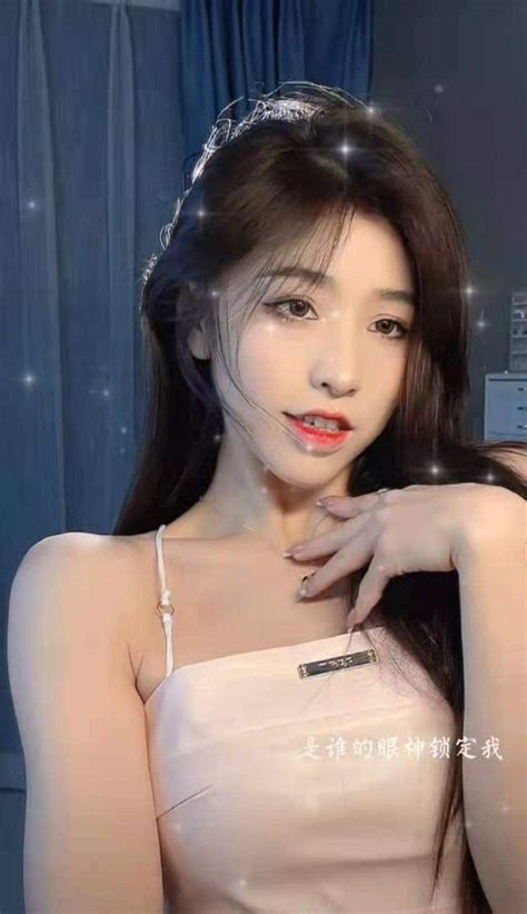 网红女神刘思瑶终于直播了，游戏直播首秀，陪伴水友迎接七夕 哔哩哔哩