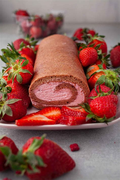 Strawberry Swiss Roll Japanese