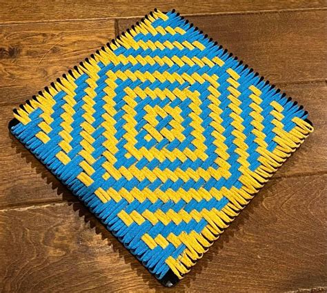 Pin By Catarina Schuquel On Meshwork Weaving Loom Diy Potholder Patterns Weaving Patterns