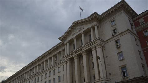 Тристранката обсъжда новите правила за работното време и отпуските Новини бг