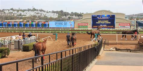 Opening Race At Del Mar Thoroughbred Club