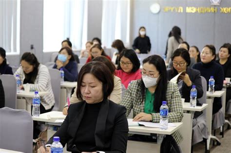 “Сувилахуйн тасралтгүй сургалтын чиг хандлага” сургалт хэлэлцүүлэг зохион байгууллаа Эрүүл