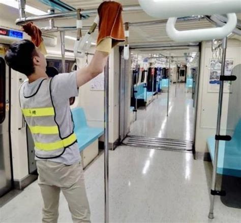 臺北市政府全球資訊網 市府新聞稿 臺北捷運持續進行車站及列車清潔消毒 呼籲旅客身體不適應佩戴口罩保護自己及他人