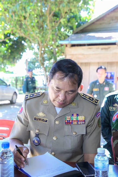 មន្រ្តី និងអាជីវករនៅច្រកទ្វារអានសេះ ខេត្តព្រះវិហារ សំណូមពរឲ្យបើកដំណើរការច្រកដើម្បីចេញចូល