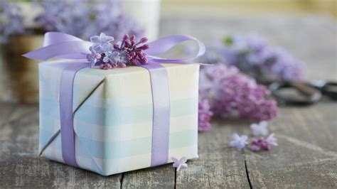 کادوی روز زن چی بخرم 84 ایده هدیه روز زن برای همسر، نامزد، عروس
