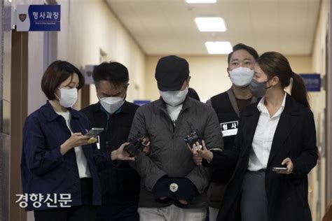 경향 사회 포토 `614억 원` 횡령 주범 우리은행 직원 검찰 송치 경향포토 Zum 뉴스