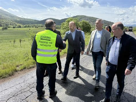 Ѓорѓија Денеска заедно со Коце Трајановски директорот на Јавното претпријатие за државни