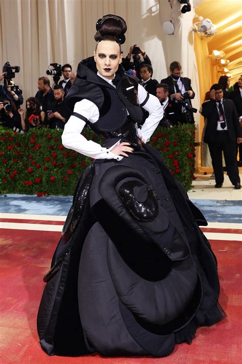 Pin On Met Gala Outfits