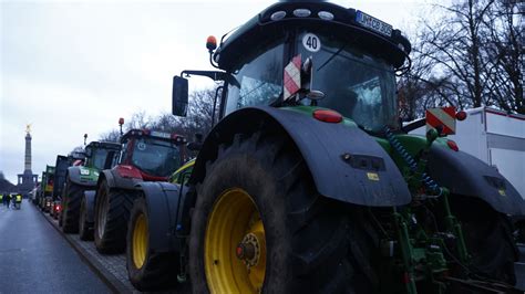 България се включи към призив на европейски земеделци за мерки срещу вноса от Украйна Новини бг