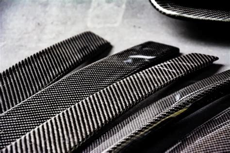 クルマから飛行機、人工衛星まで活用が広がる「cfrp」。その成形方法とは