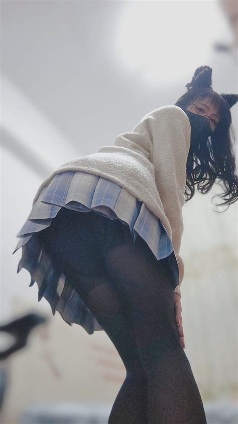 Sandy on Twitter 死变态你在看哪里啊