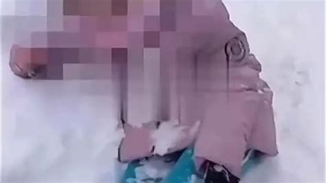 В Подмосковье девочки избили и заставили извиняться на коленях сверстницу из за оскорблений В