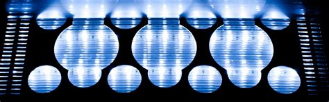 무료 이미지 손 빛 과학 기술 화이트 유리 집 녹색 반사 장비 구근 전기 같은 자연스러운 푸른 환경 램프 검은 보유 전구 에너지 조명을