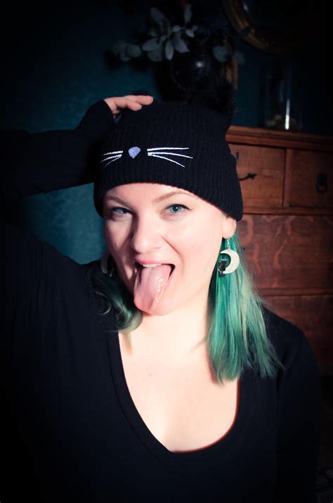 Tongue Out 😛 Scrolller