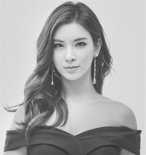 동료 배우를 해외 직구 했냐는 이야기 들어도 웃음기 없이 노래하는 프로 배우
