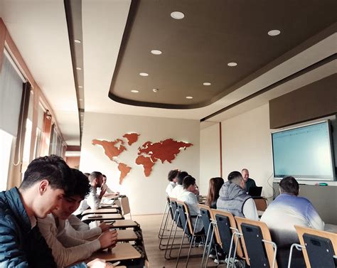 Мастър клас за работа с Изкуствен интелект в СУ „Димитър Талев“ гр Добрич избираме да