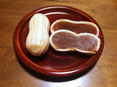 最中を食べる 成田なごみの米屋のぴーなっつ最中 きょうは休肝日