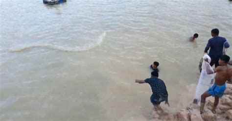 ពលរដ្ឋសម្រុកទៅត្រីមួយថ្ងៃបាន៣០ទៅ៥០គីឡូក្រាមបន្ទាប់ពីទឹកនៅអាងអូរខៃដនក្រុងប៉ោយប៉ែតស្រក នគរដ្រេហ្គន