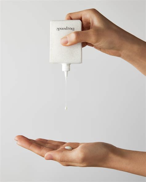 Deepondé 디폰데 피부 노화 가속화의 주범 “자외선” 자외선에 지속적으로 노출되면 멜라닌 색소 생성이 과다해져 기미•잡티가 생기게 되며 피부 열이 활성산소를