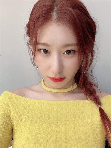 Kpop Girl Groups Kpop Girls Asian Music Awards Itzy Pretty People Fandom Bias Icons