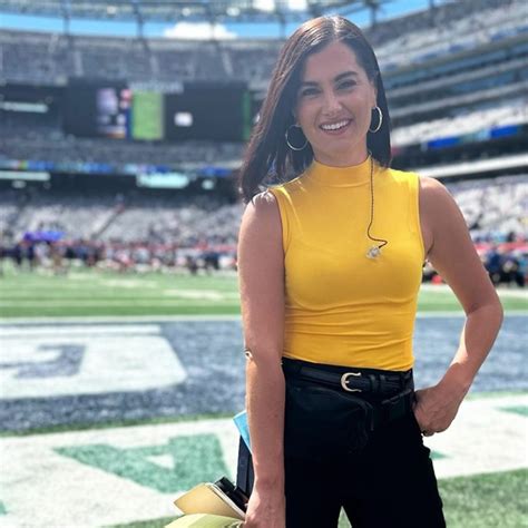 Nfl Sideline Reporter Shared Jaw Dropping Swimsuit Photo The Spun