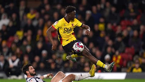 Mercato Le Milieu De Terrain Ismaël Koné Signe à Lom Ici