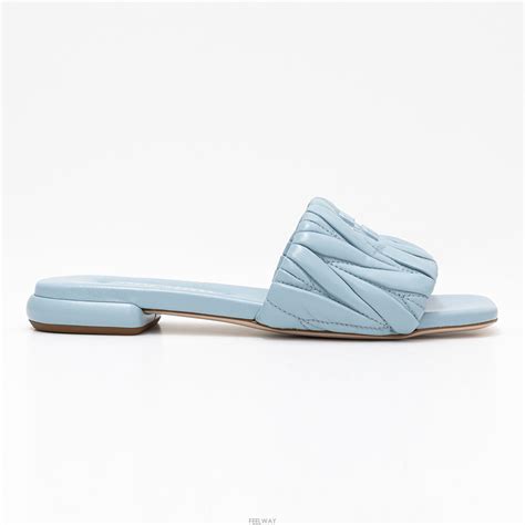 Miu Miu 샌들 23ss 미우미우 마틀라쎄 스카이 블루 여성 슬리퍼 5xx605 원래 명품은 필웨이 Feelway