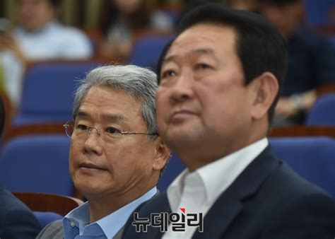 포토 대화 나누는 국민의당 박주선 김동철 Save Internet 뉴데일리