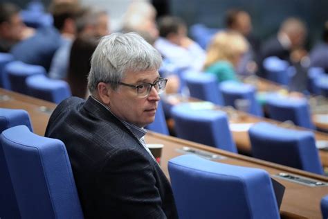 Станимир Михайлов се връща като шеф на НЗОК след решението на КС