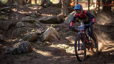 Колоездачи от пет страни се включиха в Грандиозен финал на Българските даунхил серии