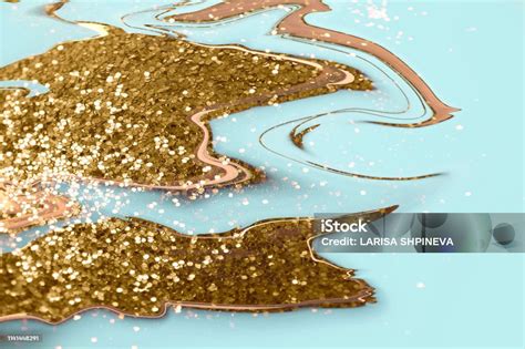 파란색 배경에 밝은 흐르는 잉크 골드 색상 현대 대리석 어떤 목적을 위한 훌륭한 디자인 액체 대리석 질감 파란색에 대한 스톡 사진 및 기타 이미지 Istock