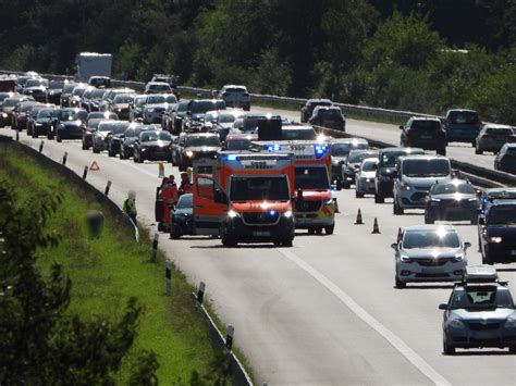 Unfall Auf A7 Frau Fährt Auf Audi Auf Mehrere Kilometer Stau Mopo