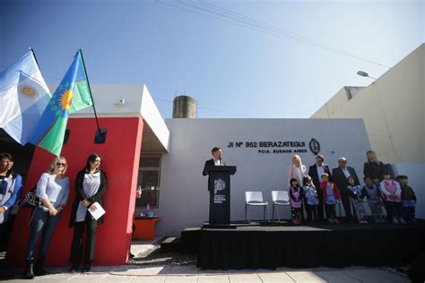 Axel Kicillof inauguró un jardín de infantes y alcanzó la escuela número 100 de su gestión Infobae