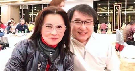 一个月内12位名人相继去世，最大102岁最小2岁，一路走好！享年名人黄婉秋新浪新闻