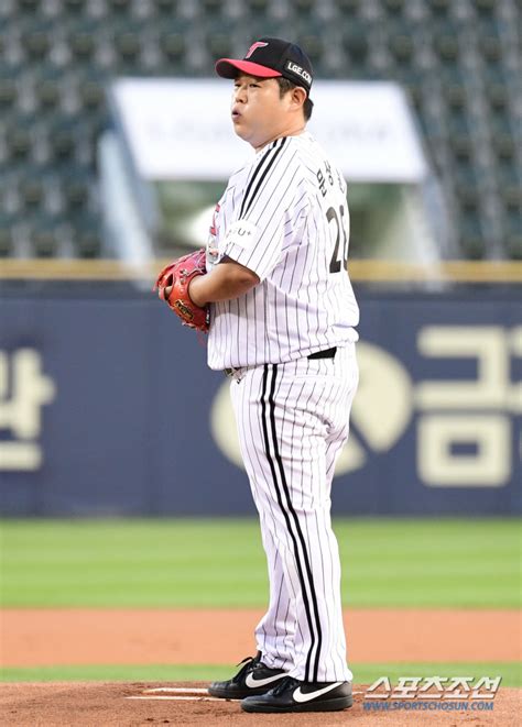 [포토] 문상훈 시구 범바오가 시구하는 줄