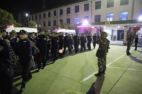 六公里搬了近 名在押人员安全转移 澎湃号政务 澎湃新闻 The Paper 六公里搬了近 名在押人员安全转移 澎湃号政务 澎湃新闻 The Paper