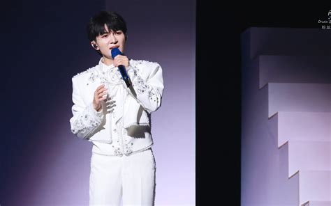 周深像鸟儿一样Live首唱好有感染力周深2023演唱会感谢专场 4K饭拍 shenjack 好听 哔哩哔哩视频
