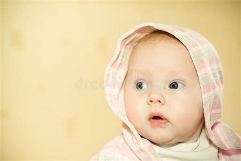 Chéri Dans Le Capot Photo Stock Image Du Joyeux Caucasien 8812288